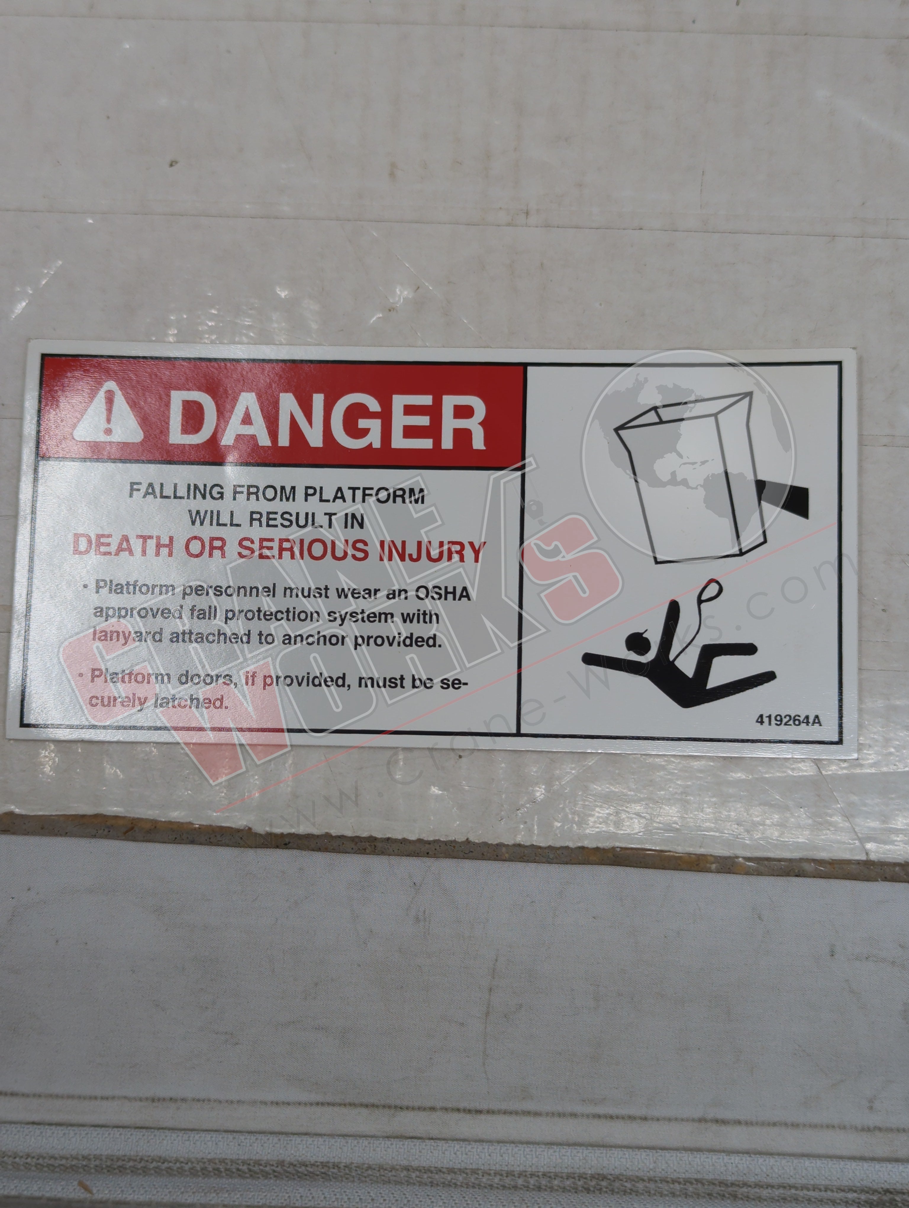 419264TU | New Decal Falling From Platform – CraneWorks