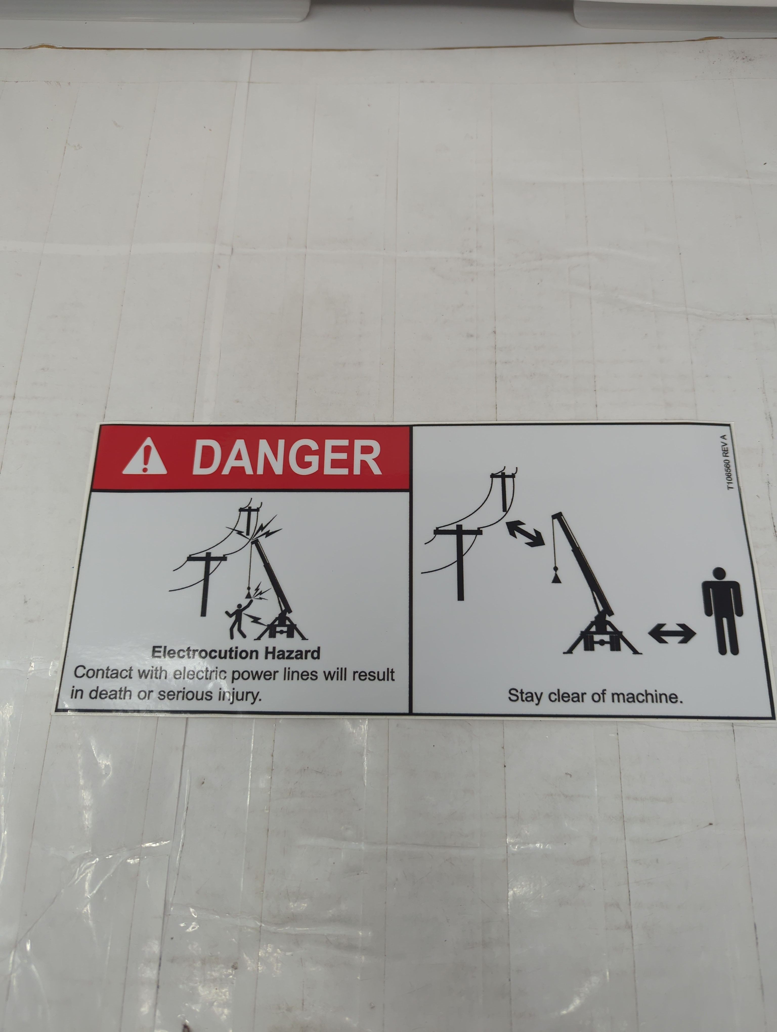 T106560 | New Decal, Electrocution Hazard – CraneWorks